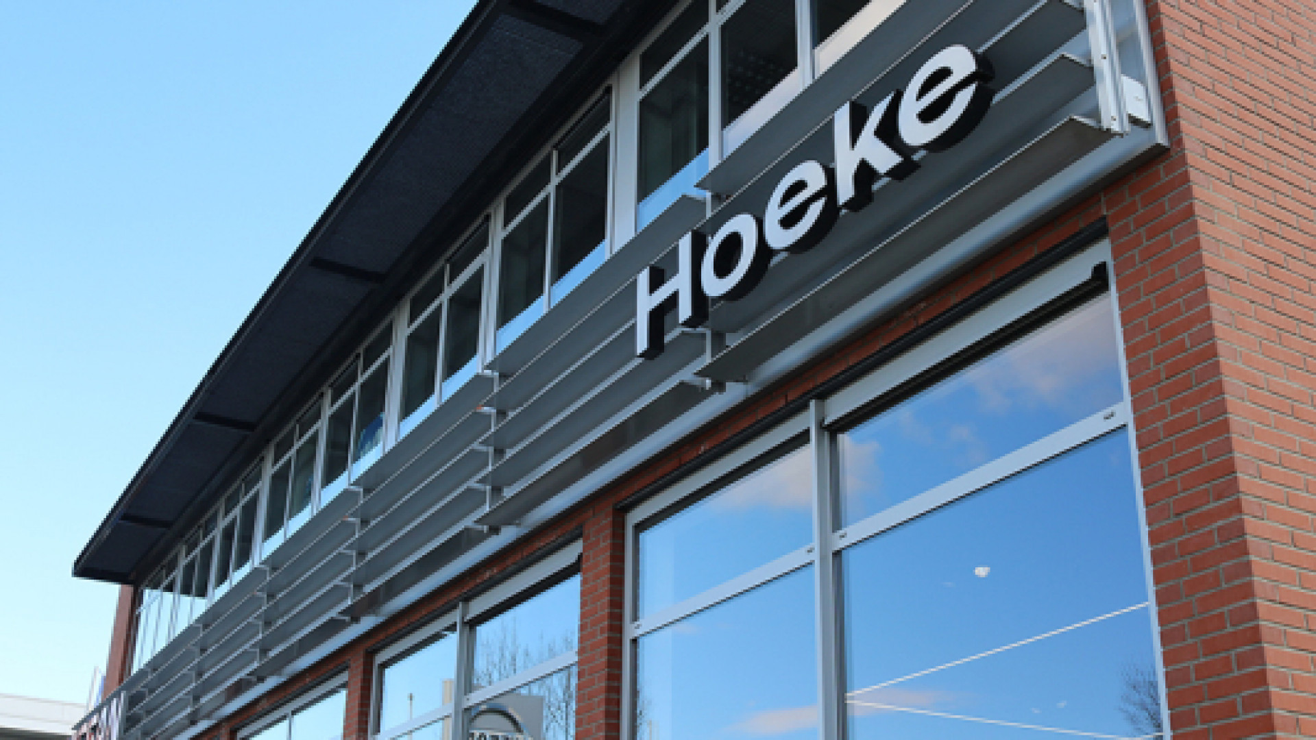 Overname Autobedrijf Hoeke Nissan Door Van Mossel Automotive Groep ...