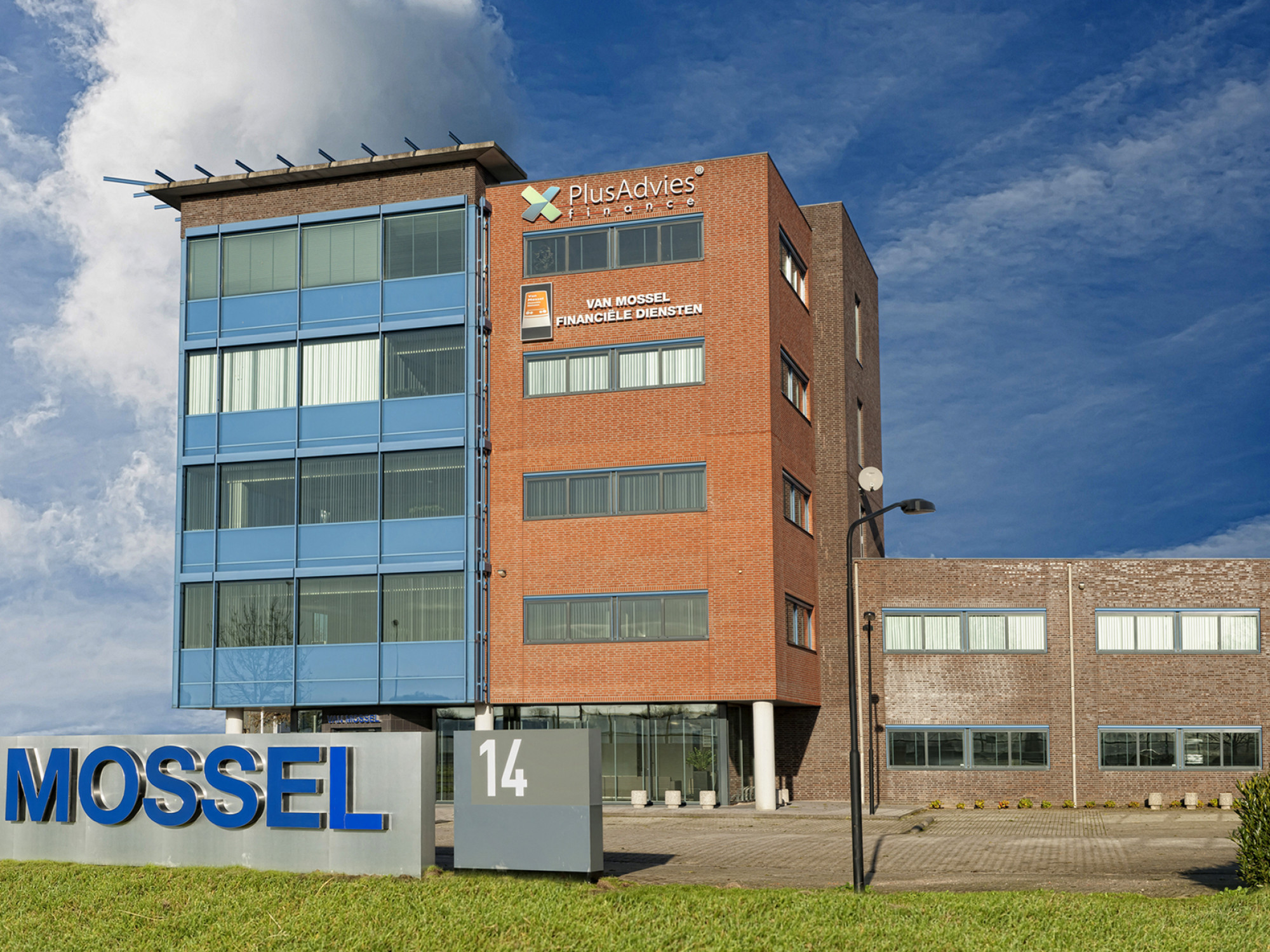 Van Mossel Groep Logo Van Mossel Renault Breda | Van Mossel Automotive